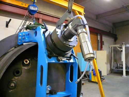 Machining Equipment of couplings on Containers